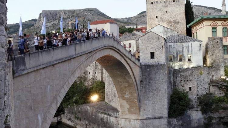 Na današnji dan otvoren obnovljeni Stari most u Mostaru | Preporod.info