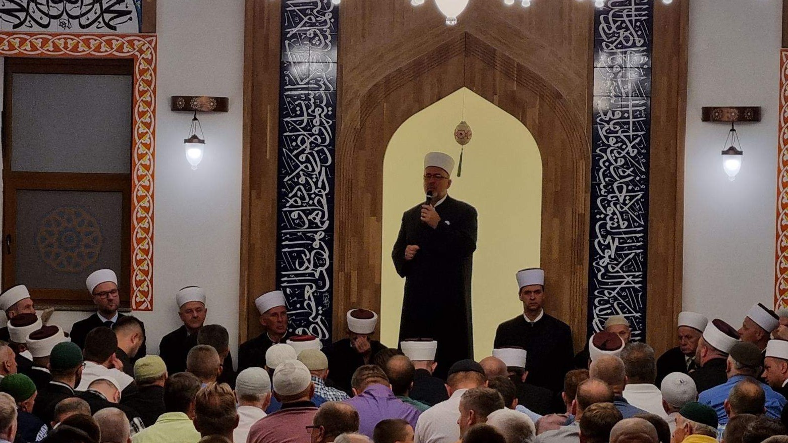 Muftija Adilović na mevludu uoči otvaranja džamije u Kaćunima ...