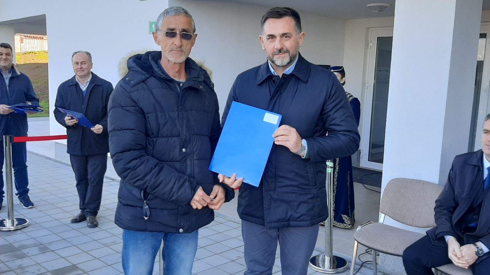 Zavidovići: Na Dan državnosti 16 porodica useljeno u nove stanove ...