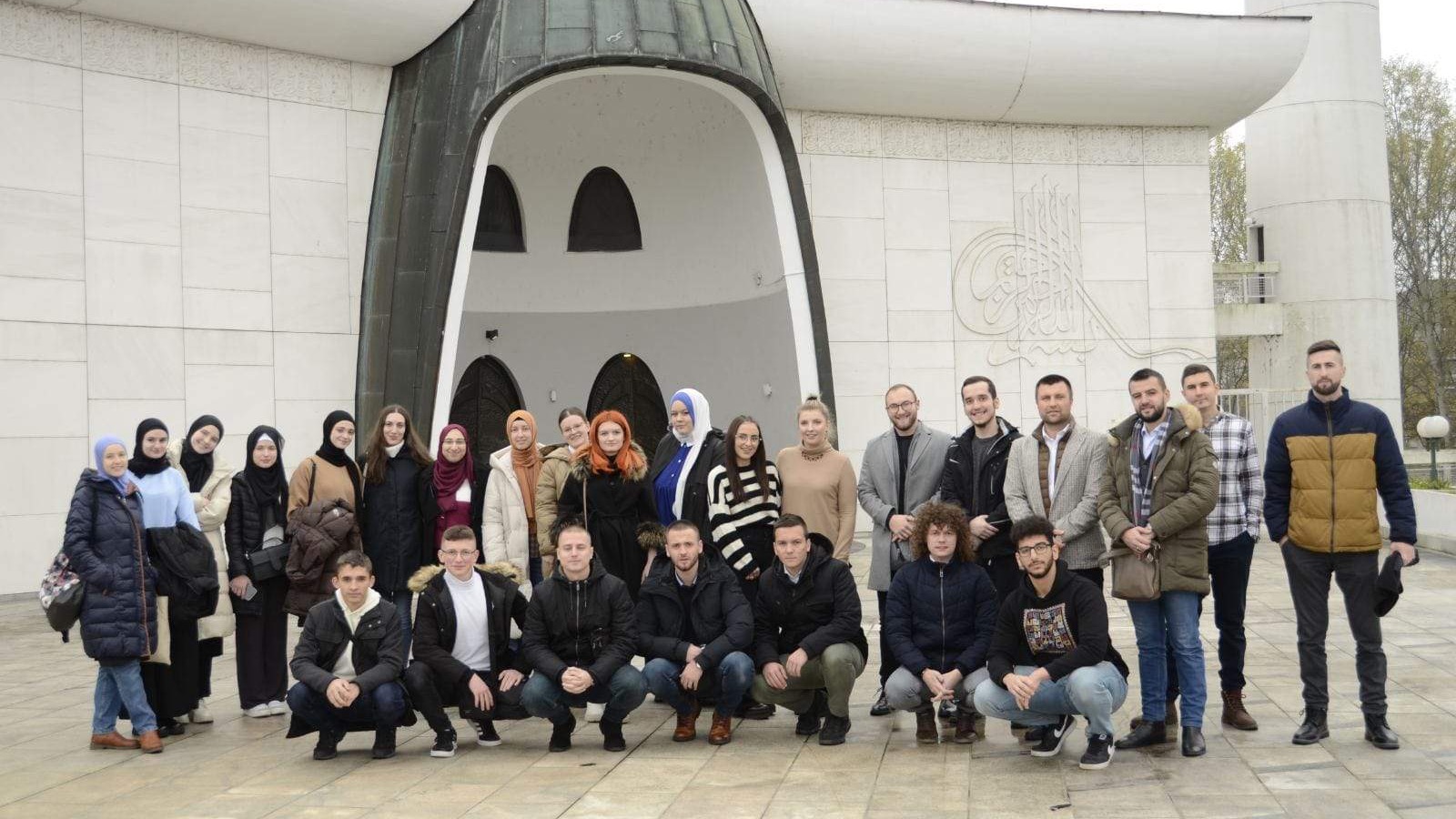 Druženje članova Mreže mladih iz Bihaća s mladima iz Zagreba, Ljubljane ...