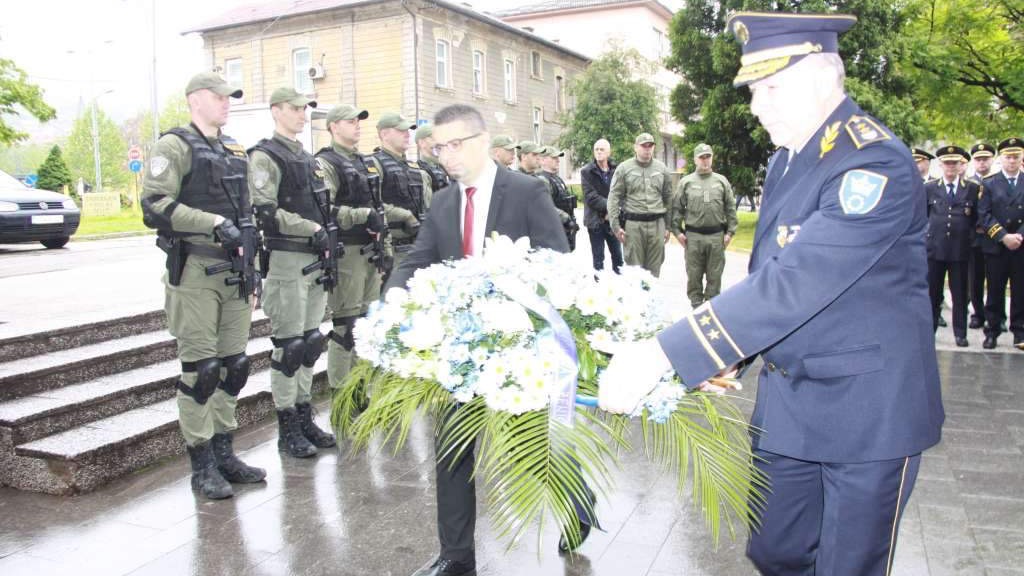 Dan policije ZDK: Odata počast poginulim policajcima | Preporod.info