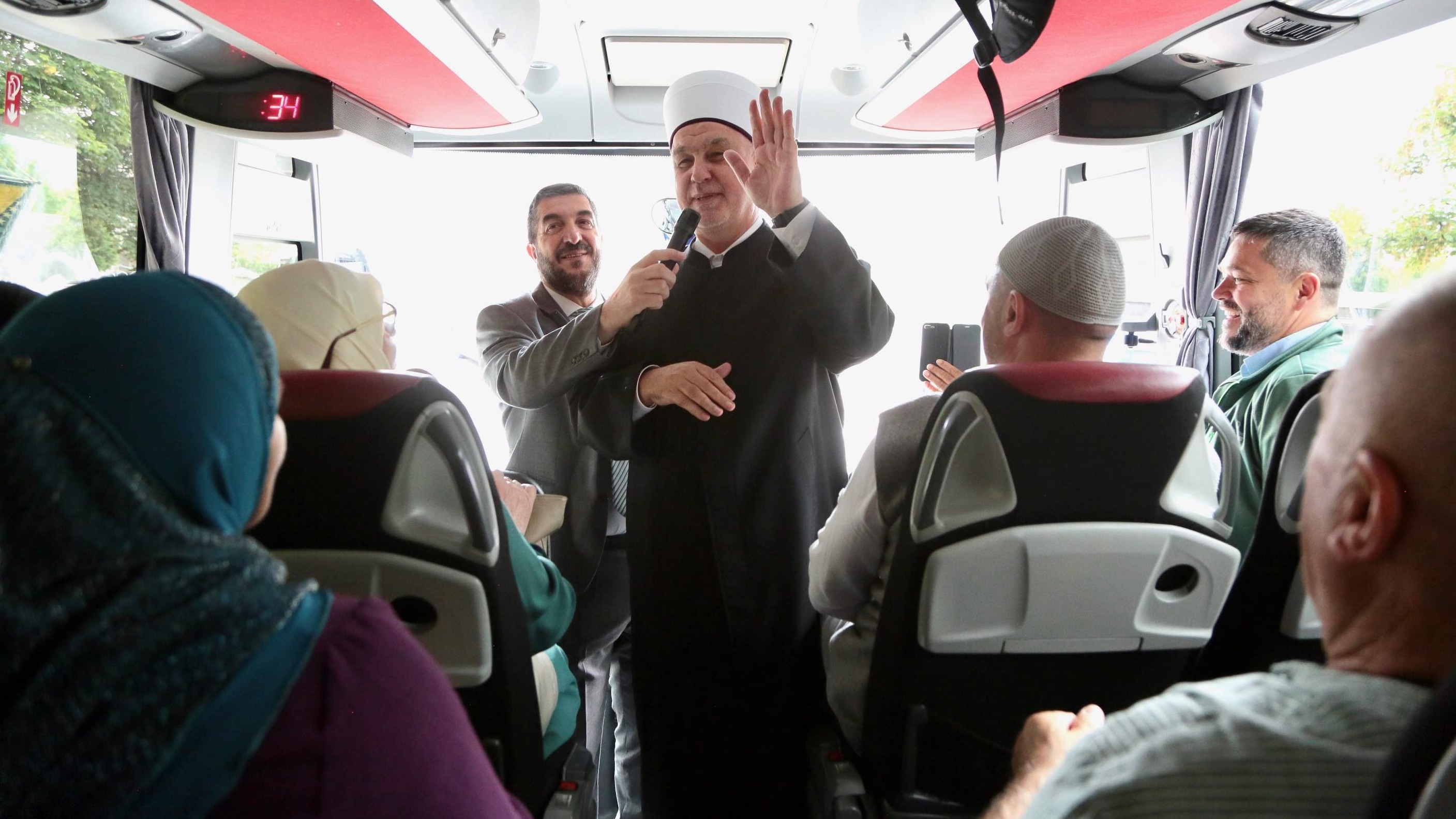 Reisul-ulema ispratio drugu grupu hadžija: Hadž je jedan od posebnih ...