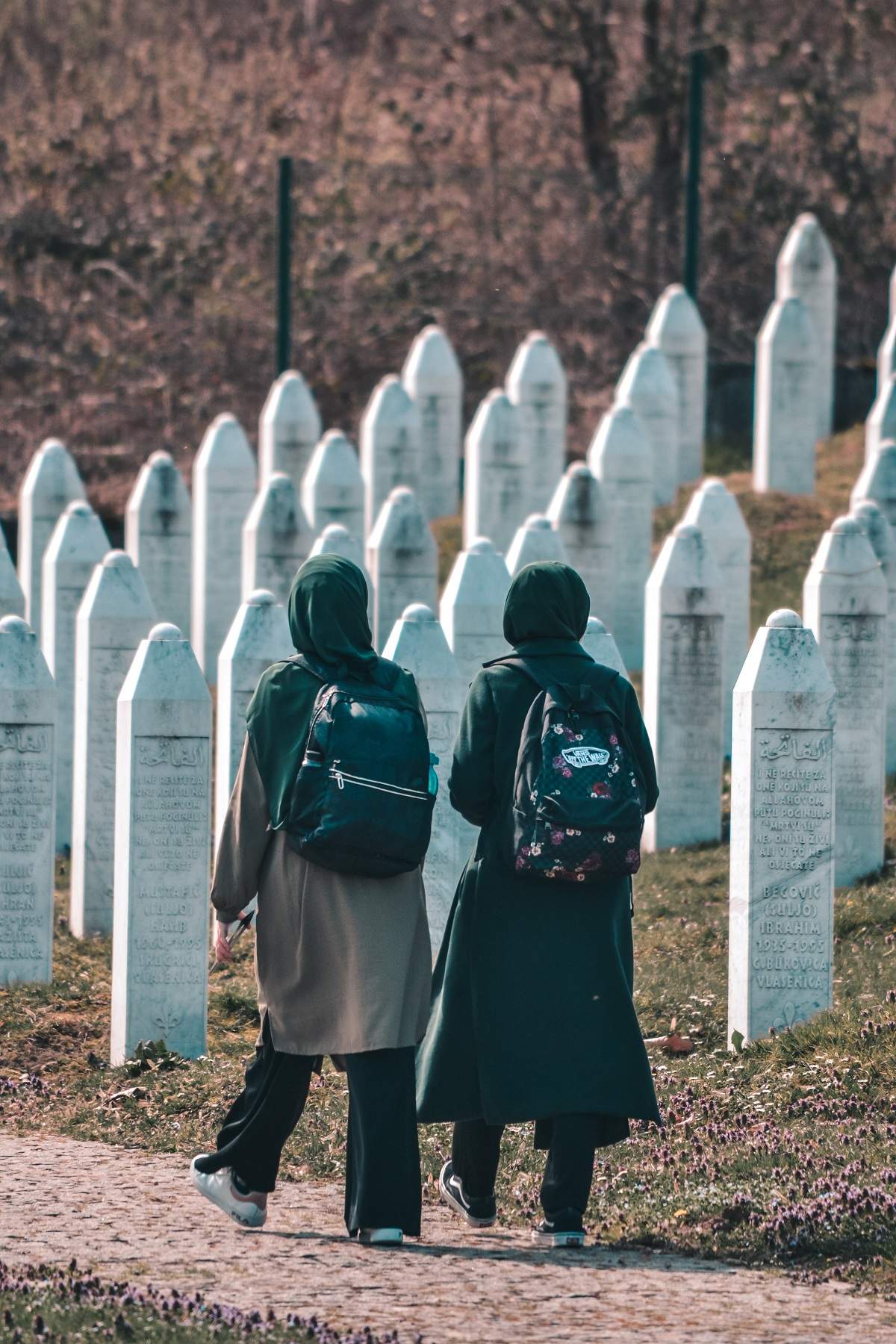 Tradicionalna posjeta Potočarima učenika Gazi Husrev-begove medrese ...