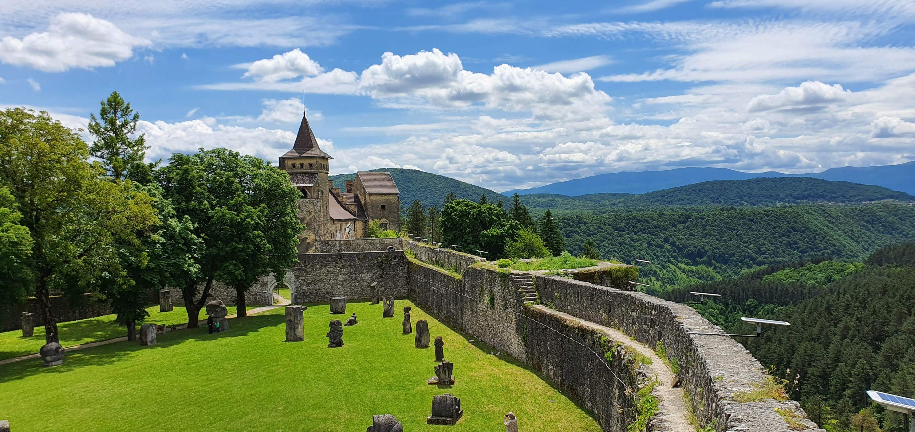 Stari grad Ostrožac najposjećenija turistička destinacija u Cazinu ...